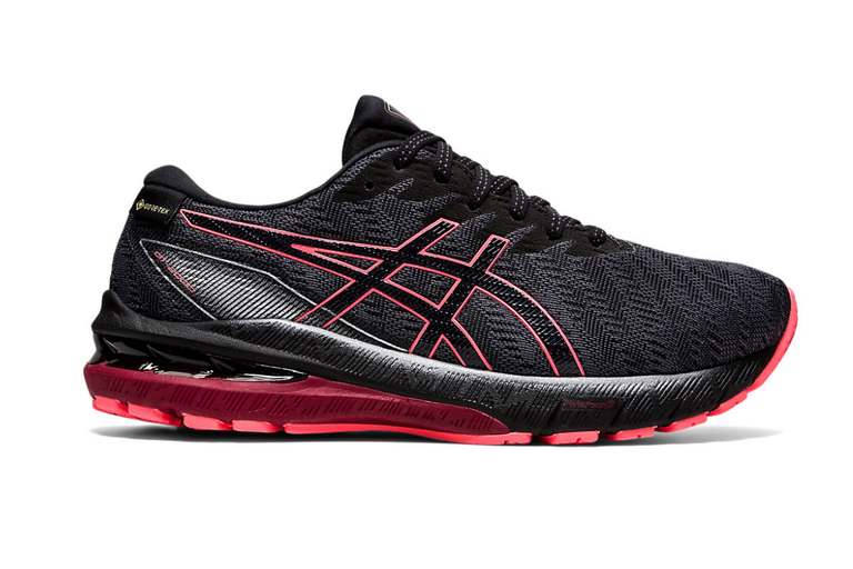 The Best Gore-Tex Women's Running Shoes For Rainy Day Runs