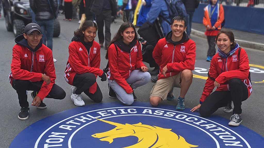 A Unique Program Is Inspiring Native Student Runners to Dream Big - RUN ...