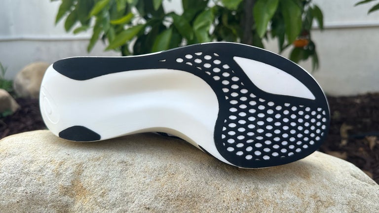 Asics Metaspeed Ray Review: Inside the Lightest Super Shoe Ever